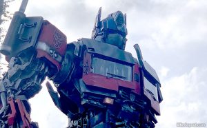 Two Life-Sized Transformers Pop-Up At Gardens By The Bay's Silver Leaf ...