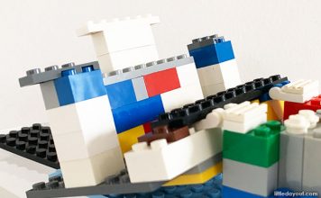 How To Build A LEGO Phone Holder - Little Day Out