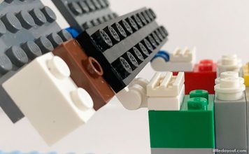 How To Build A LEGO Phone Holder - Little Day Out