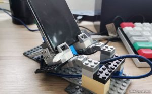 How To Build A LEGO Phone Holder - Little Day Out