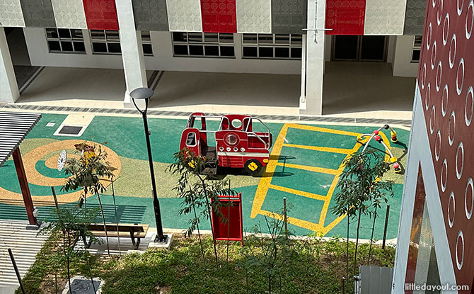 Boon Lay Glade Playground: Fire Engine At The Old Jurong Fire Station ...