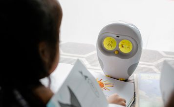 Luka Reads: The Multilingual Reading Robot That Reads, Sings And ...