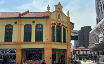 A Walk Through Little India: Is It Worth Visiting? Shopping, Sights ...